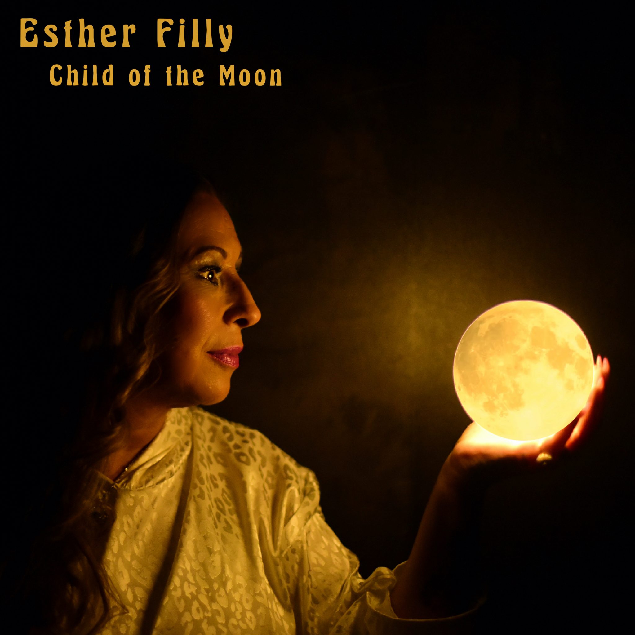 Klickt auf die Fotos um den Song zu Streamen und das Video anschauen!